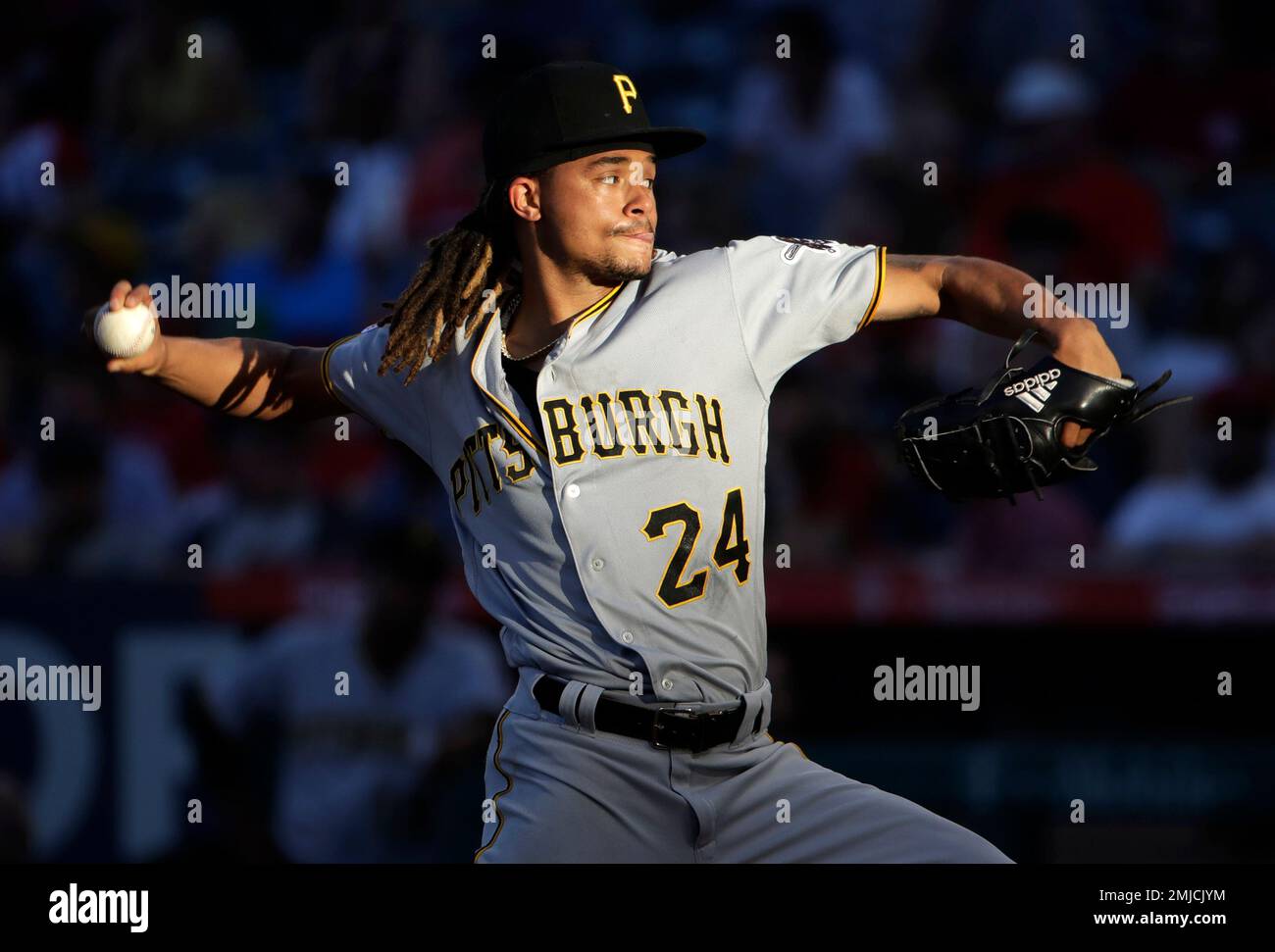 Pittsburgh Pirates starting pitcher Chris Archer throws to a Los ...