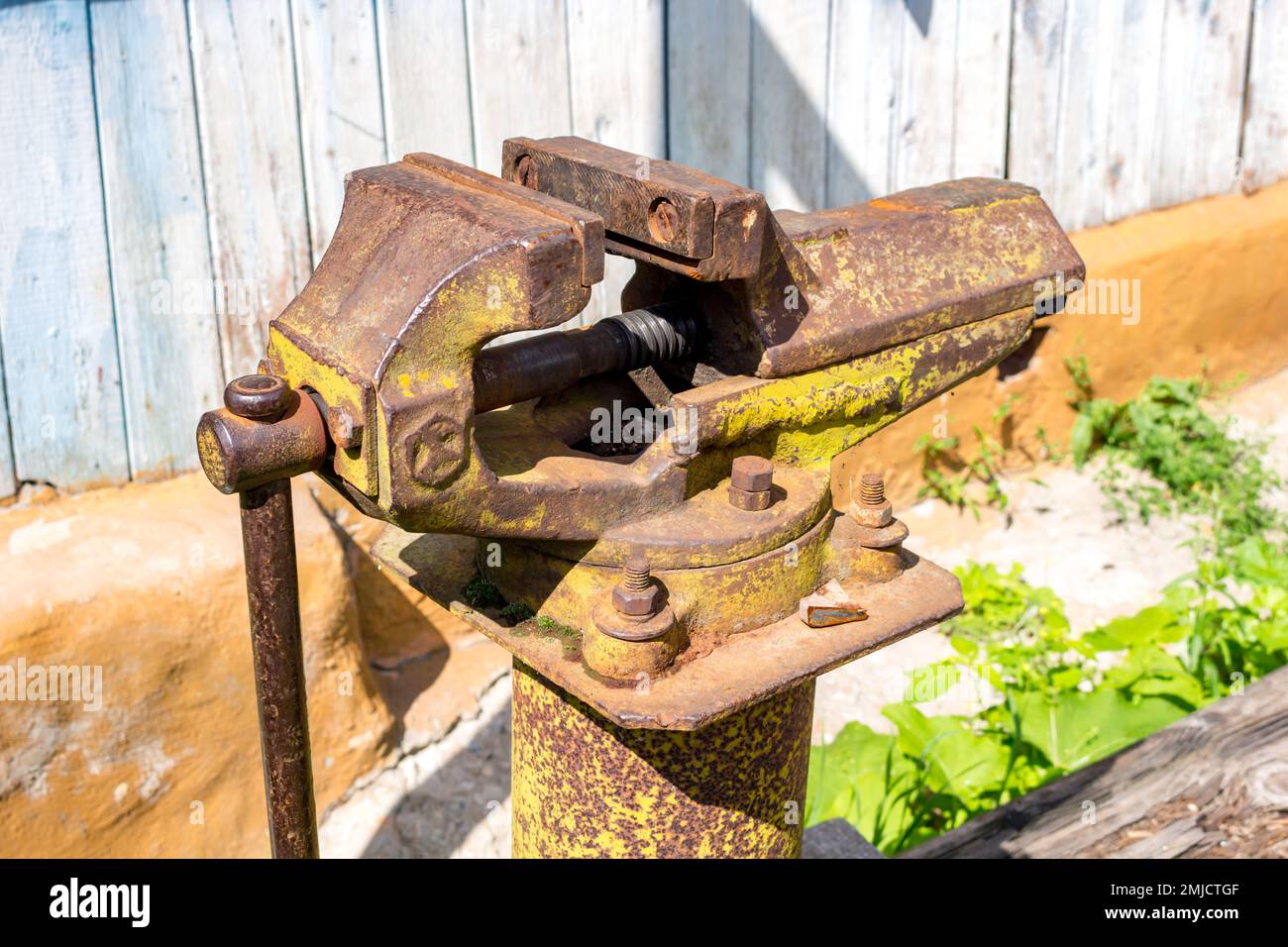 Large vise hi-res stock photography and images - Alamy