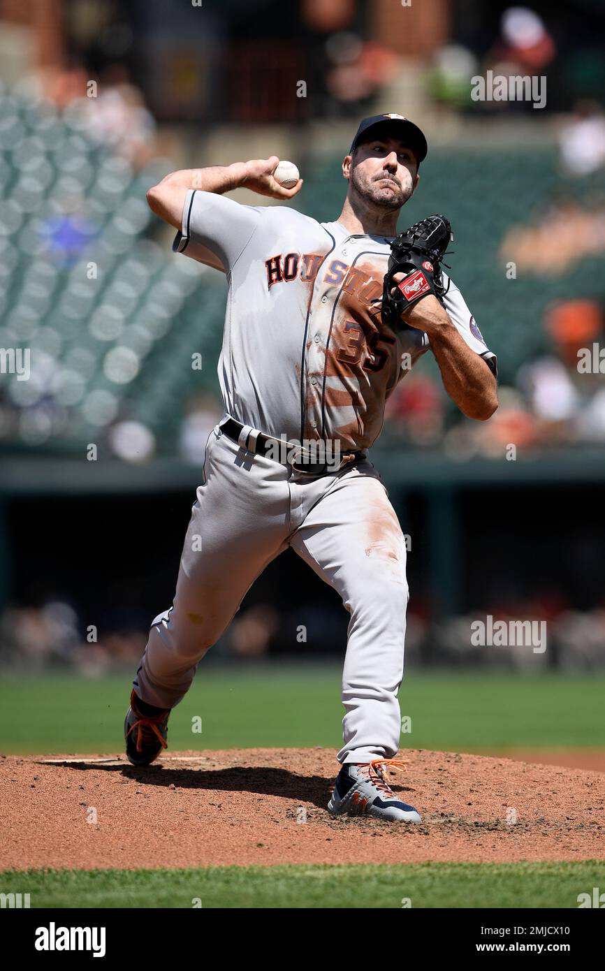 Houston Astros starting pitcher Justin Verlander delivers a pitch during a baseball game against ...