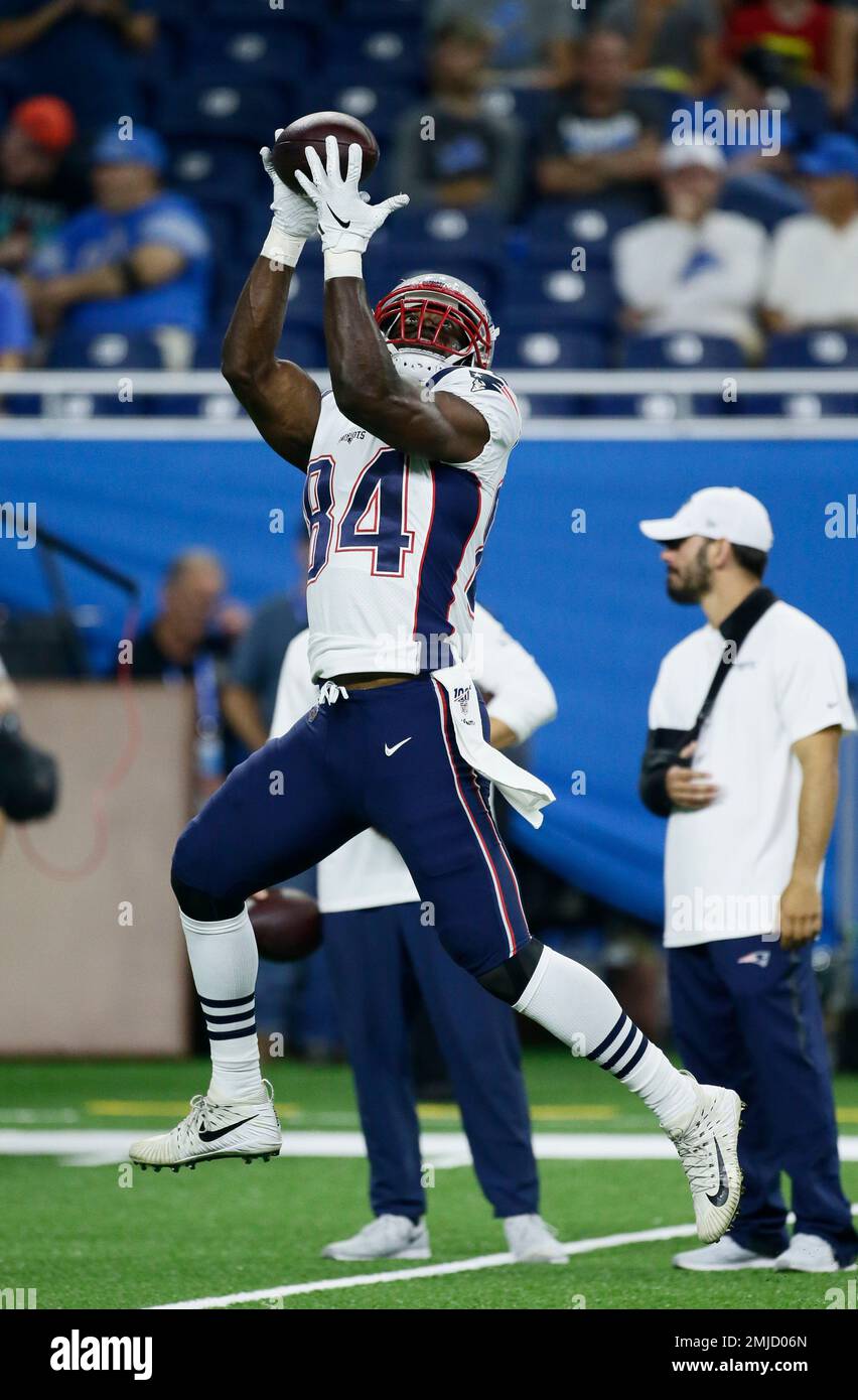 New England Patriots tight end Benjamin Watson (84) catches the ball ...