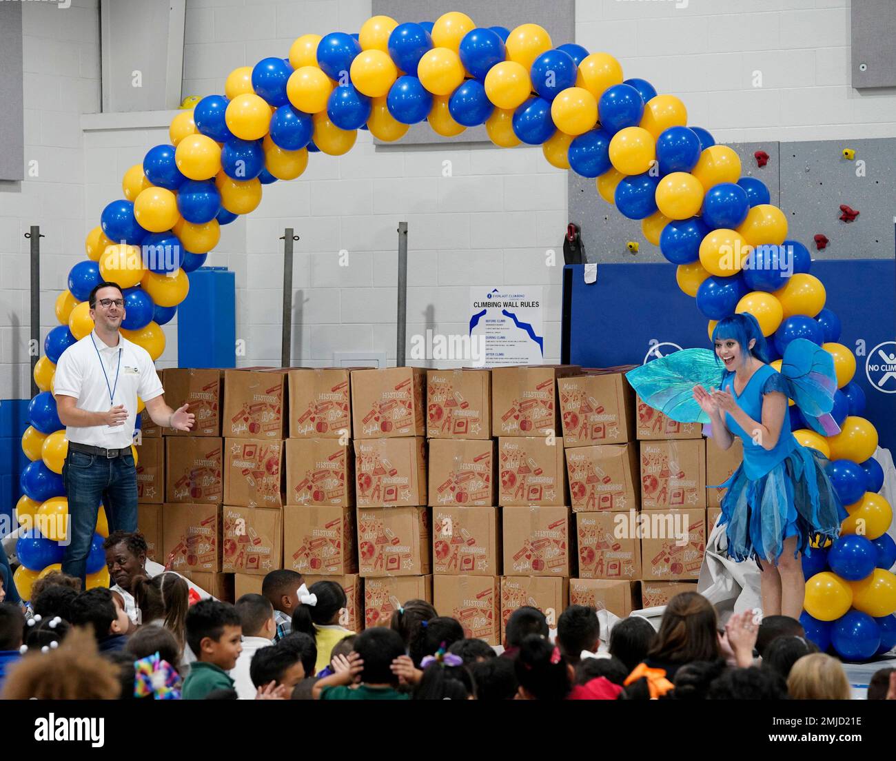 IMAGE DISTRIBUTED FOR SPARKLE PAPER TOWELS - Nate Smiga, left, and the ...