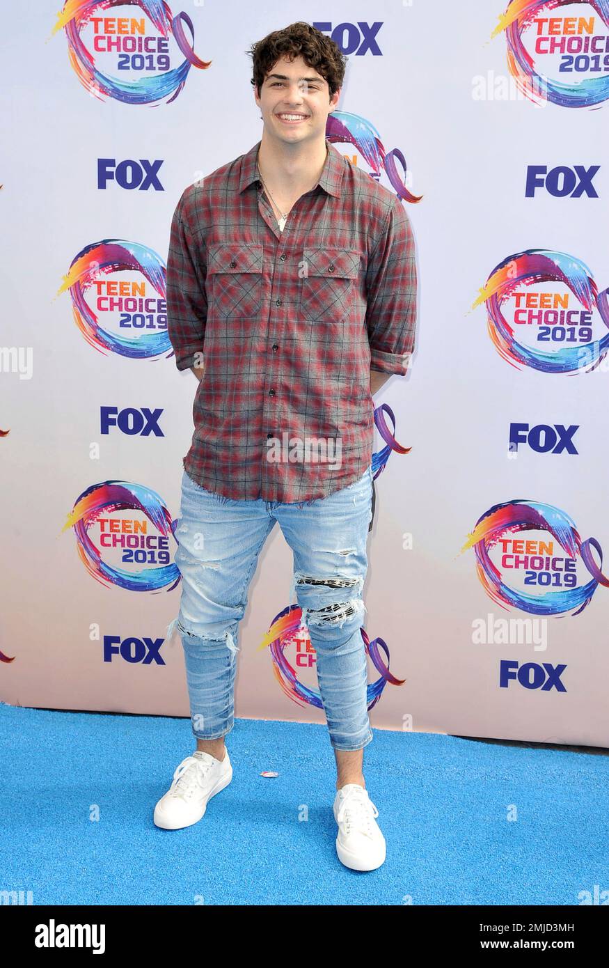 Noah Centineo arrives at the Teen Choice Awards on Sunday, Aug. 11 ...