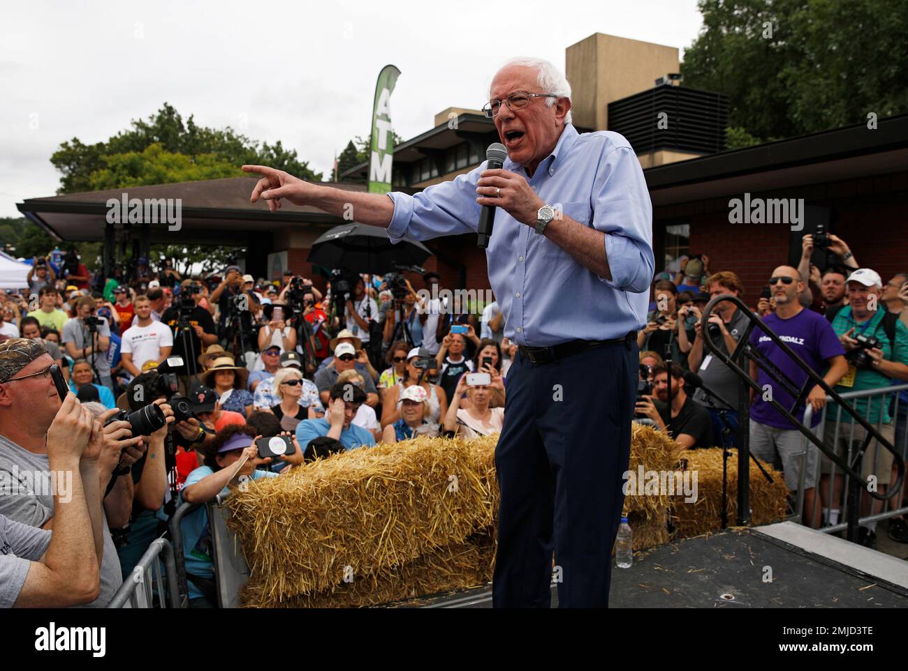 Democratic presidential candidate Sen. Bernie Sanders, I-Vt., speaks at ...
