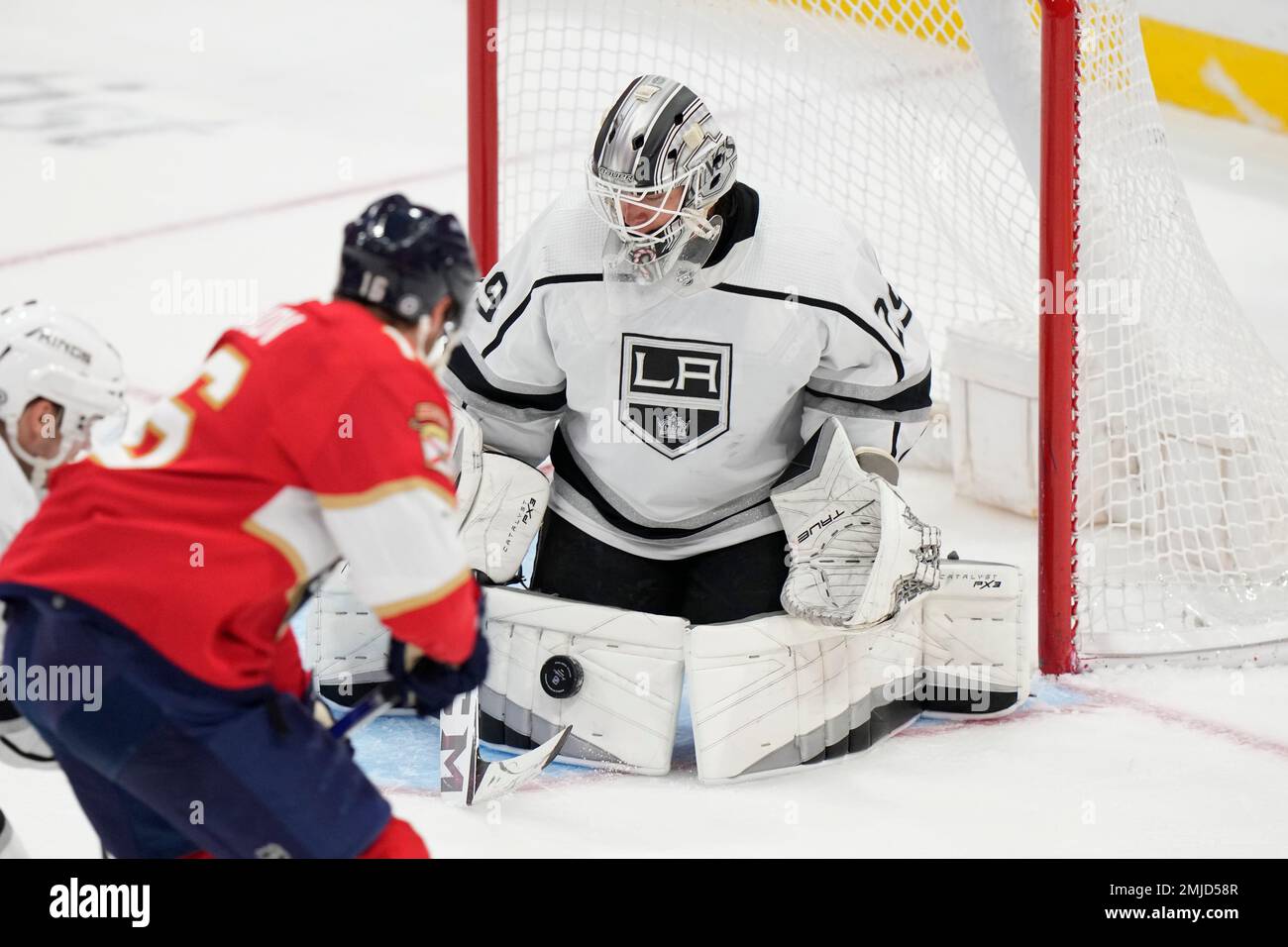 Florida Panthers center Aleksander Barkov (16) attempts a shot at Los ...