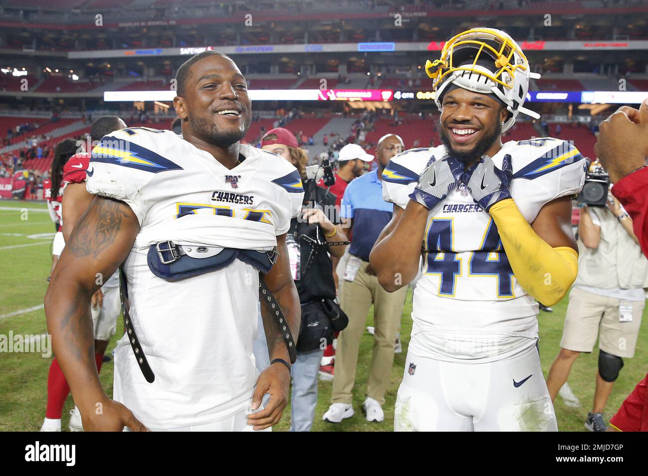 Los Angeles Chargers middle linebacker Denzel Perryman (52) and Kyzir ...