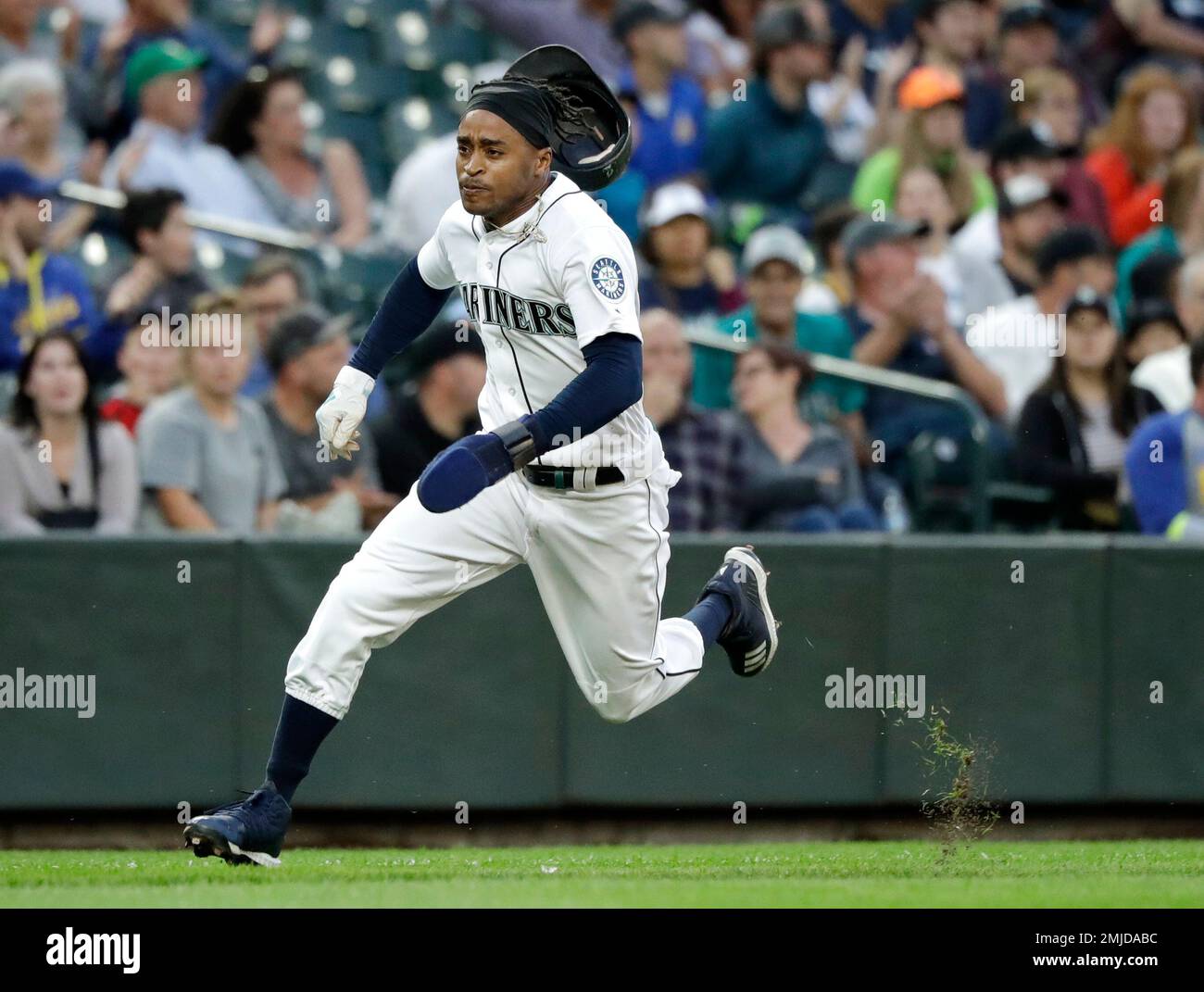 Seattle Mariners' Mallex Smith loses his batting helmet as he runs home ...