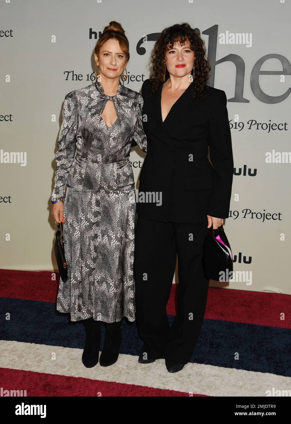 LOS ANGELES, CALIFORNIA - JANUARY 26: (L-R) Kathleen Lingo and Caitlin ...