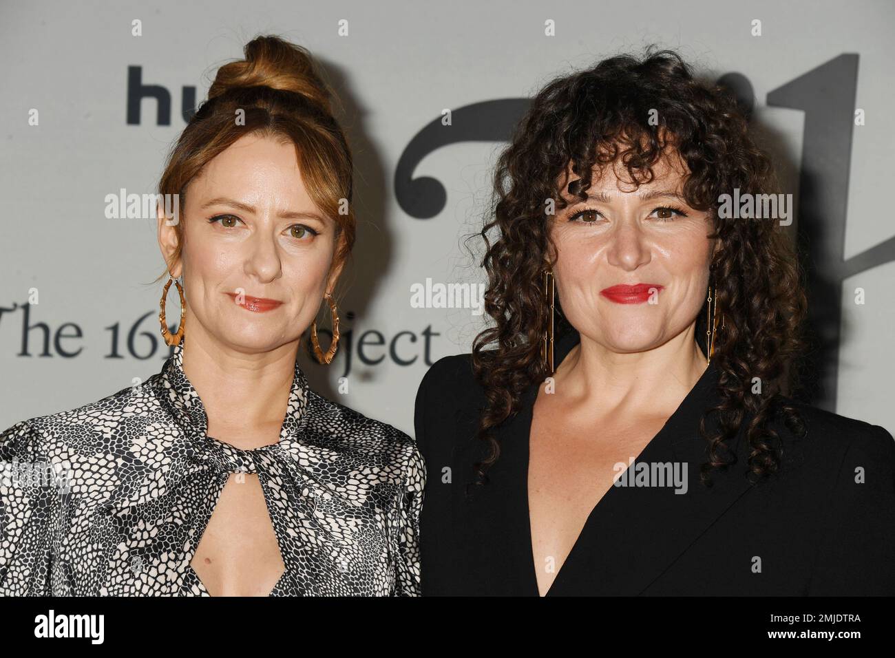 LOS ANGELES, CALIFORNIA - JANUARY 26: (L-R) Kathleen Lingo and Caitlin ...