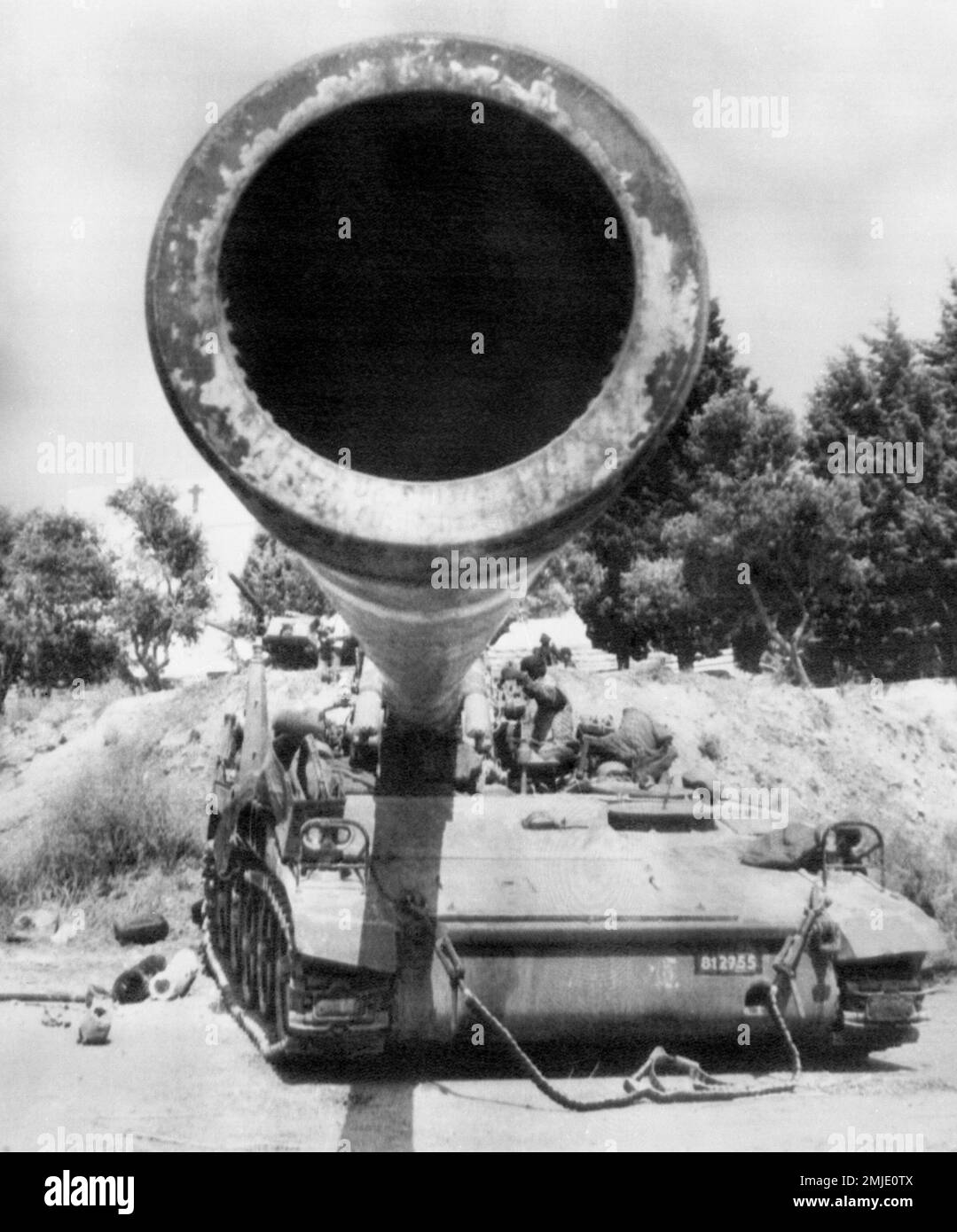The mouth of a 175mm self-propelled mobile howitzer of the Israeli army ...
