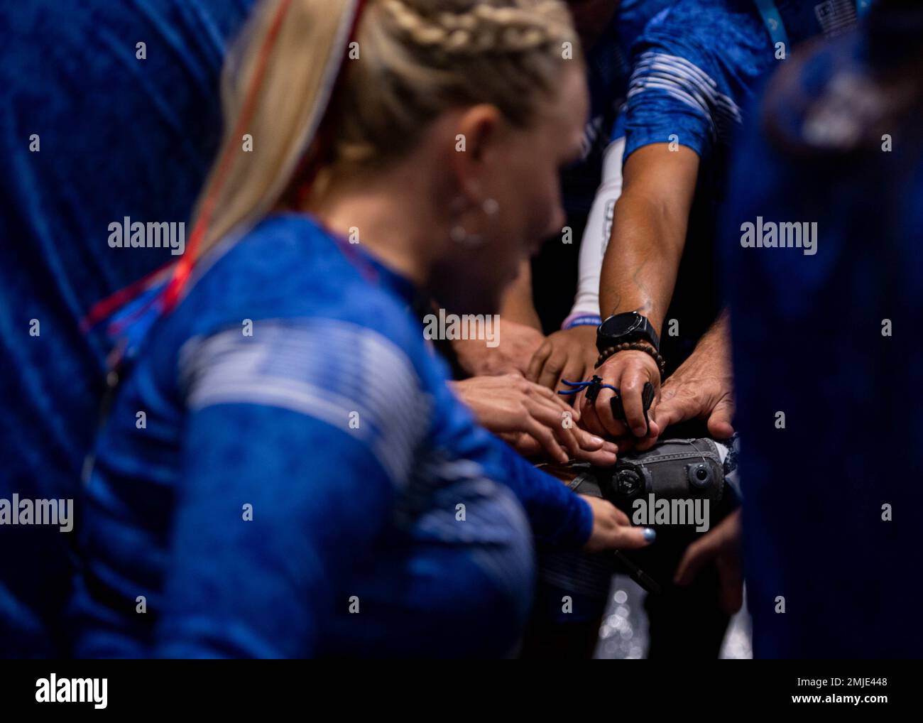 Huddle military hi-res stock photography and images - Alamy