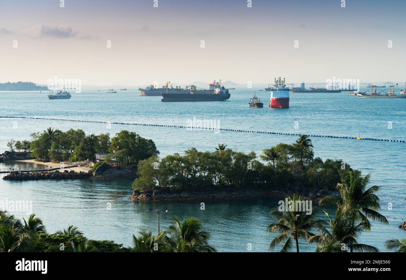The Singapore strait of malacca Stock Photo - Alamy
