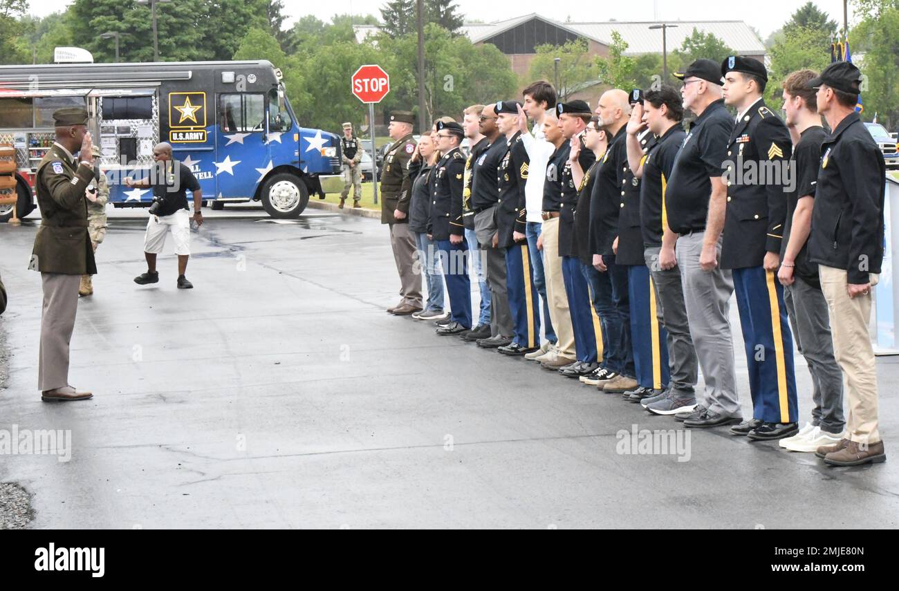 Maj. Gen. (P) Milford H. Beagle Jr., 10th Mountain Division (LI) and ...