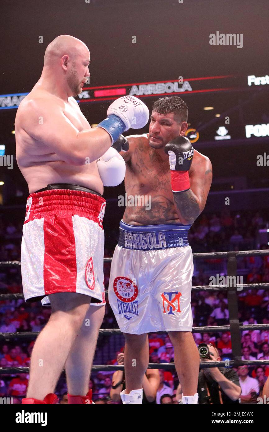 Adam Kownacki, left, in action against Chris Arreola during their ...