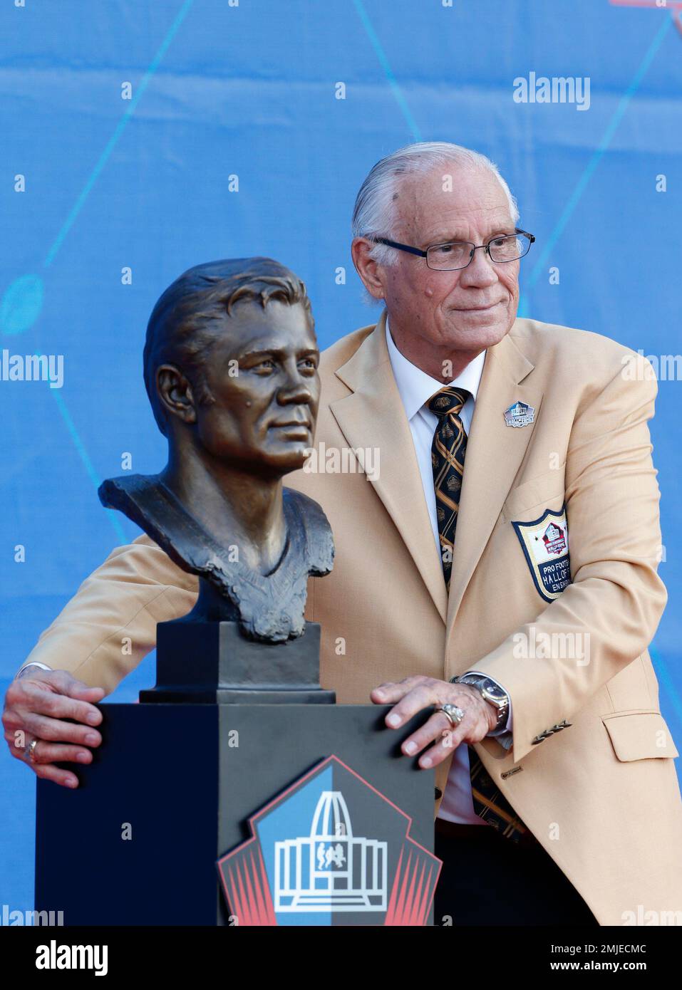 Former NFL player Johnny Robinson poses with his Pro Football Hall of ...