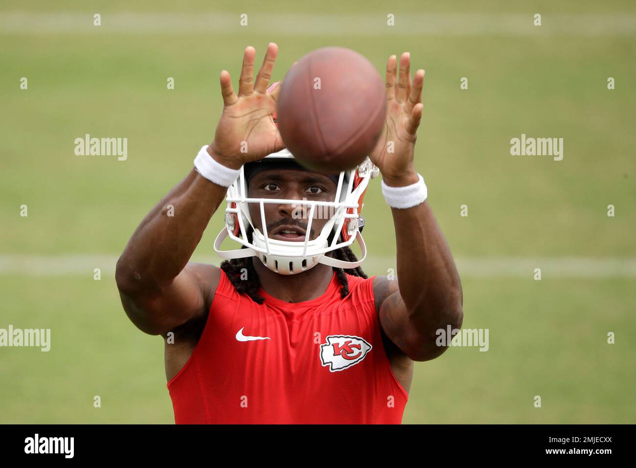 Kansas City Chiefs wide receiver Felton Davis catches a ball during NFL ...