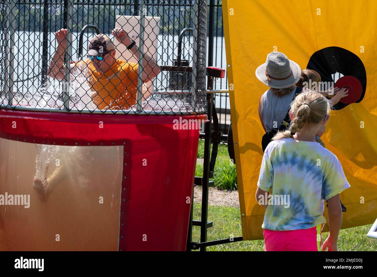 WASHINGTON, DC (Aug. 27, 2022) - Capt. Mark Burns (left), Naval Support ...