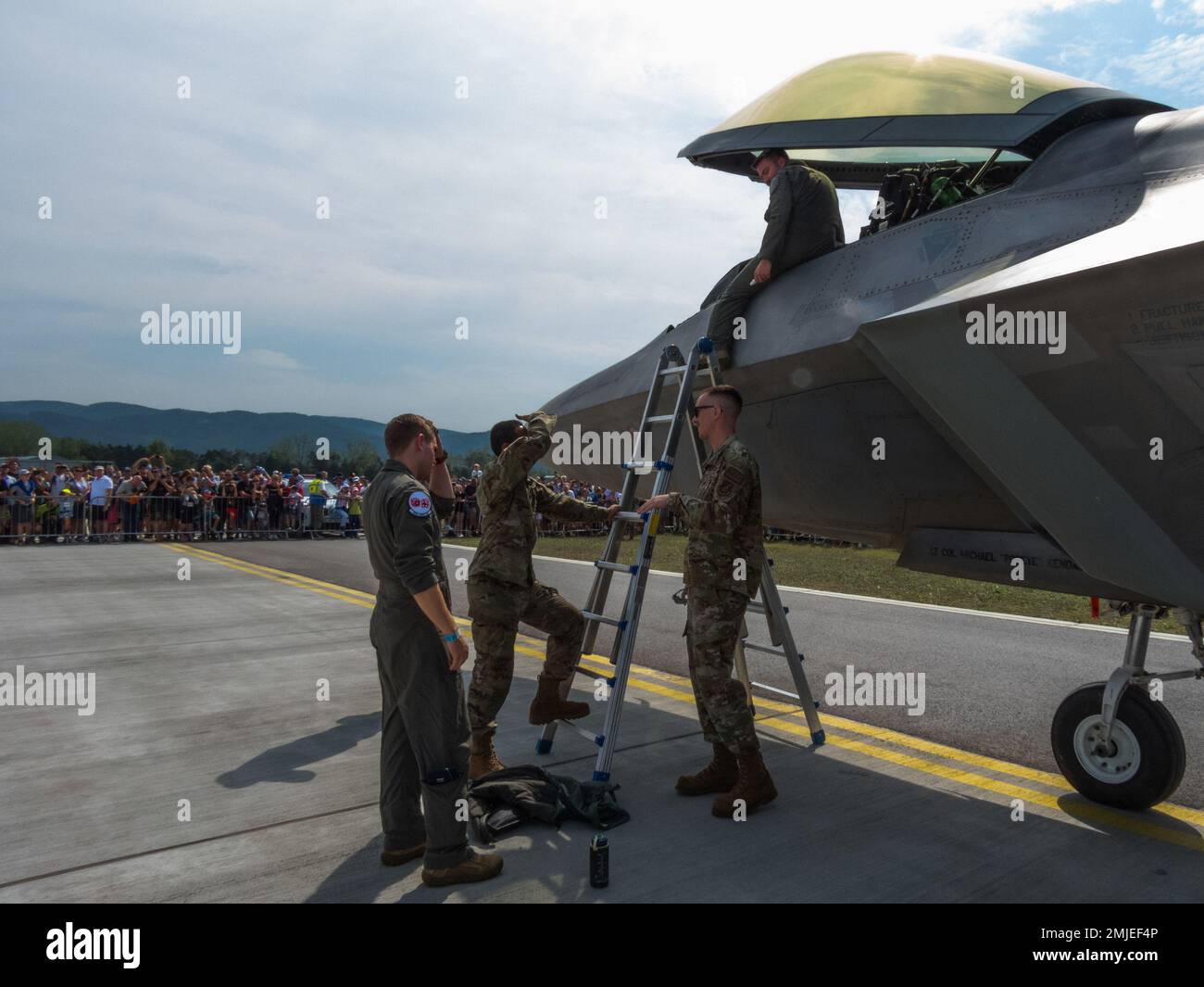 U.S. Air Force maintainers assigned to the 90th Expeditionary Fighter ...