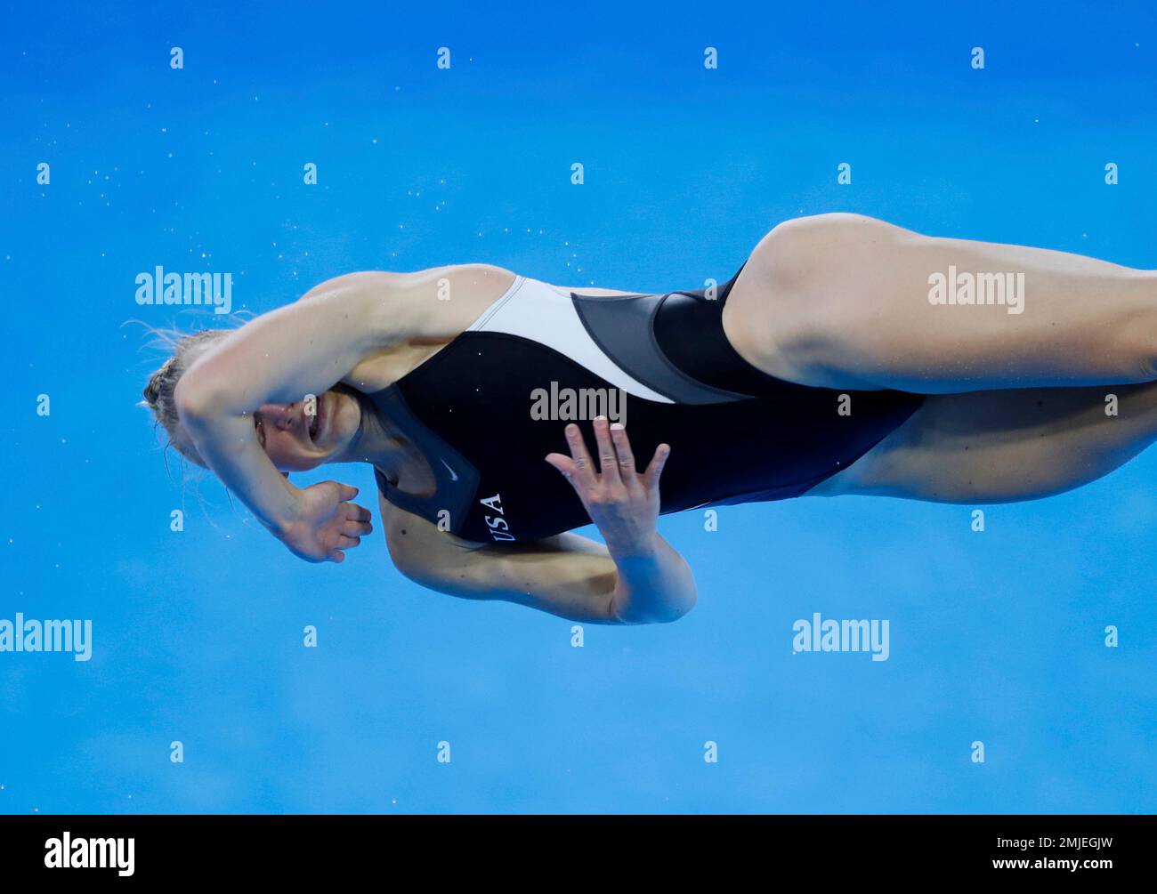 Sarah Bacon of the United States competes for the gold medal in the ...