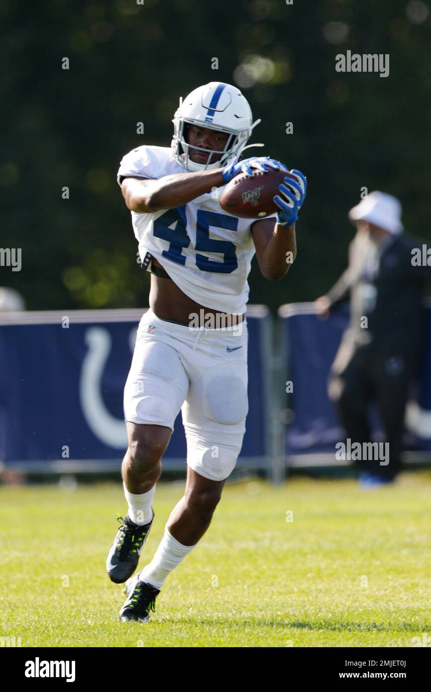 Indianapolis Colts linebacker E.J. Speed (45) makes a catch during ...