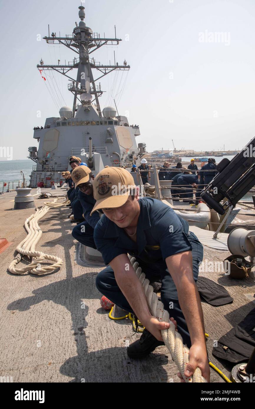 220828-N-EH998-1140 GULF OF ADEN (Aug. 28, 2022) Sailors heave mooring ...