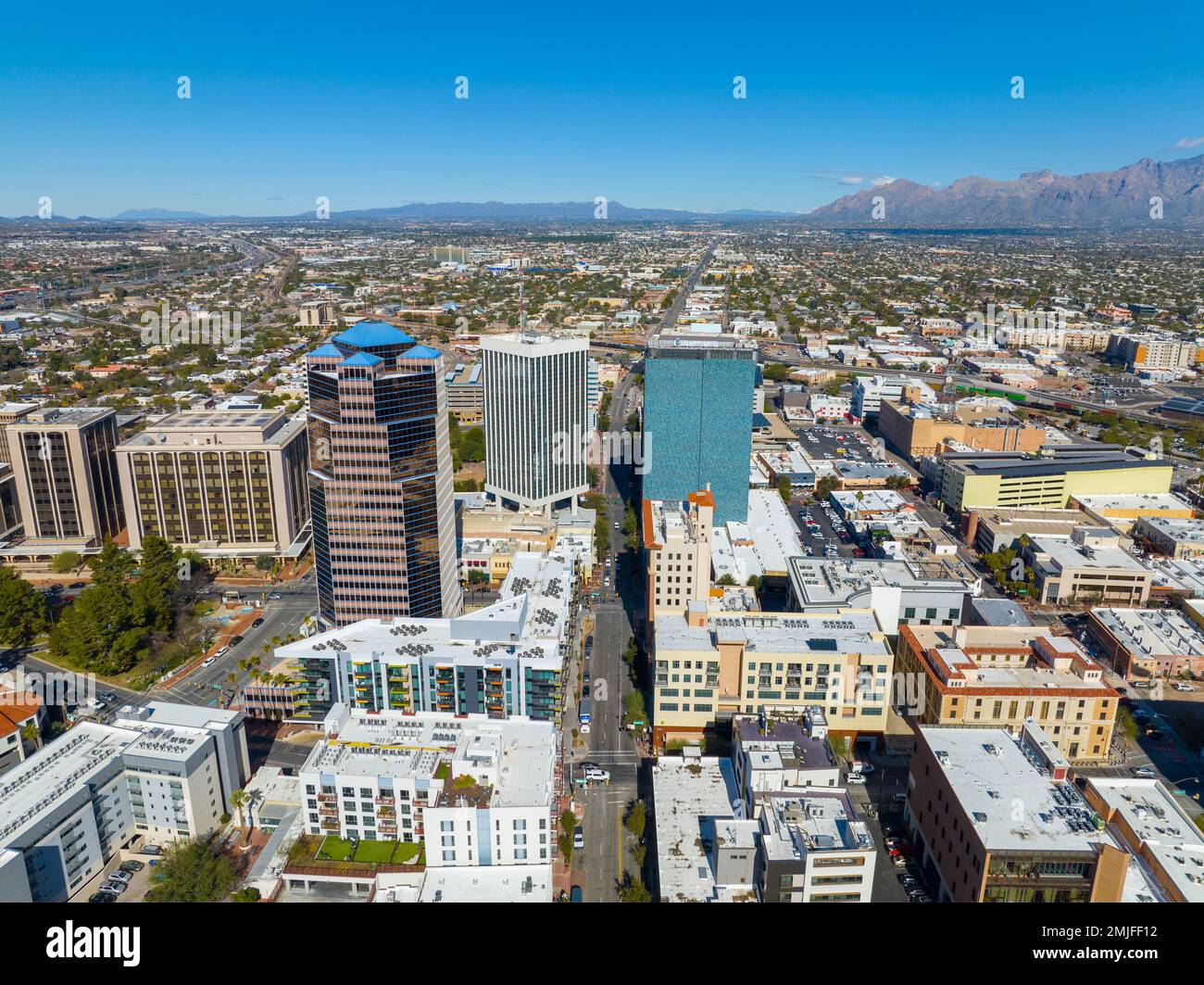 Tucson modern skyscrapers including One South Church, Bank of America ...