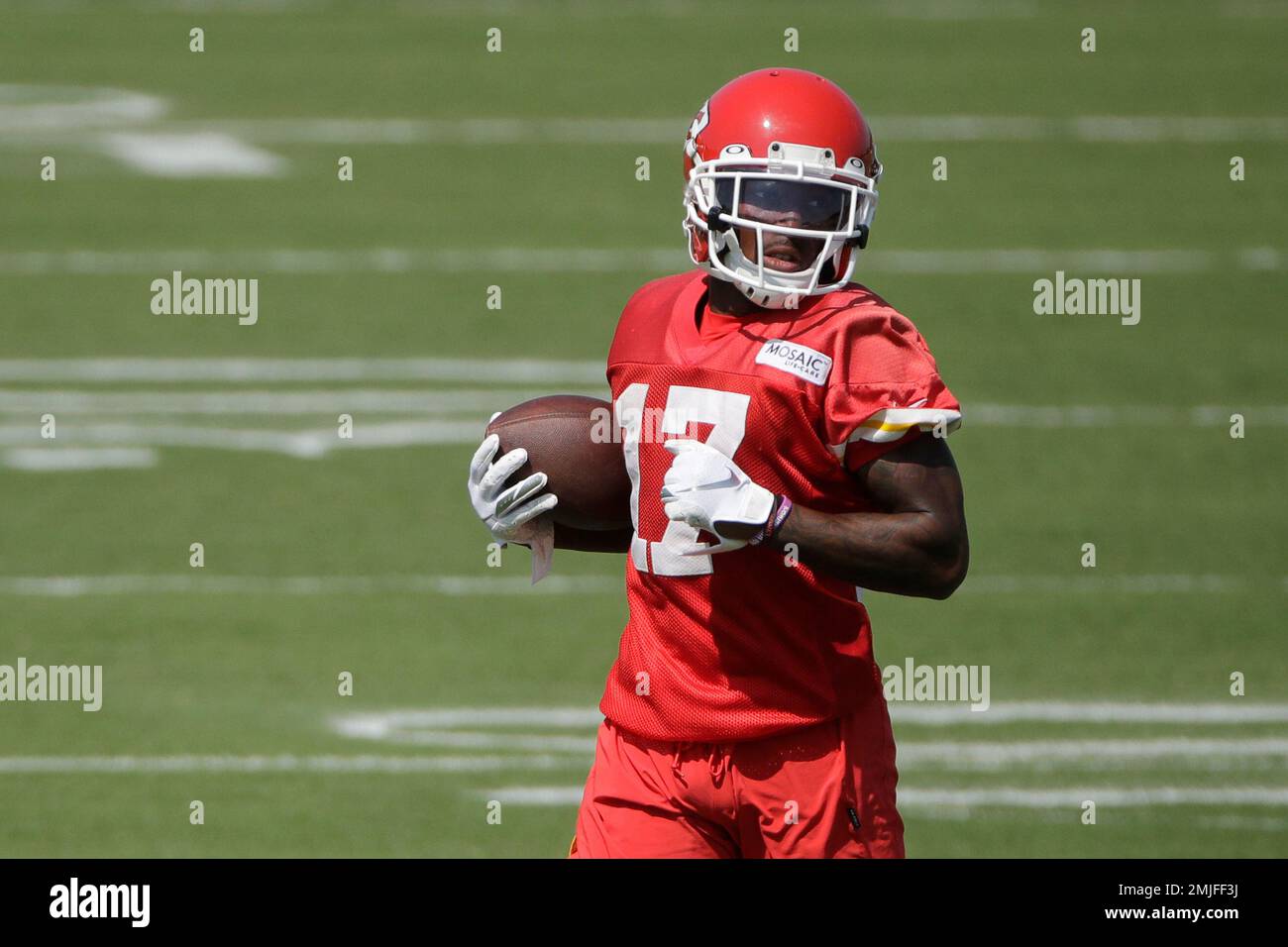 Kansas City Chiefs wide receiver Mecole Hardman runs the ball at NFL ...
