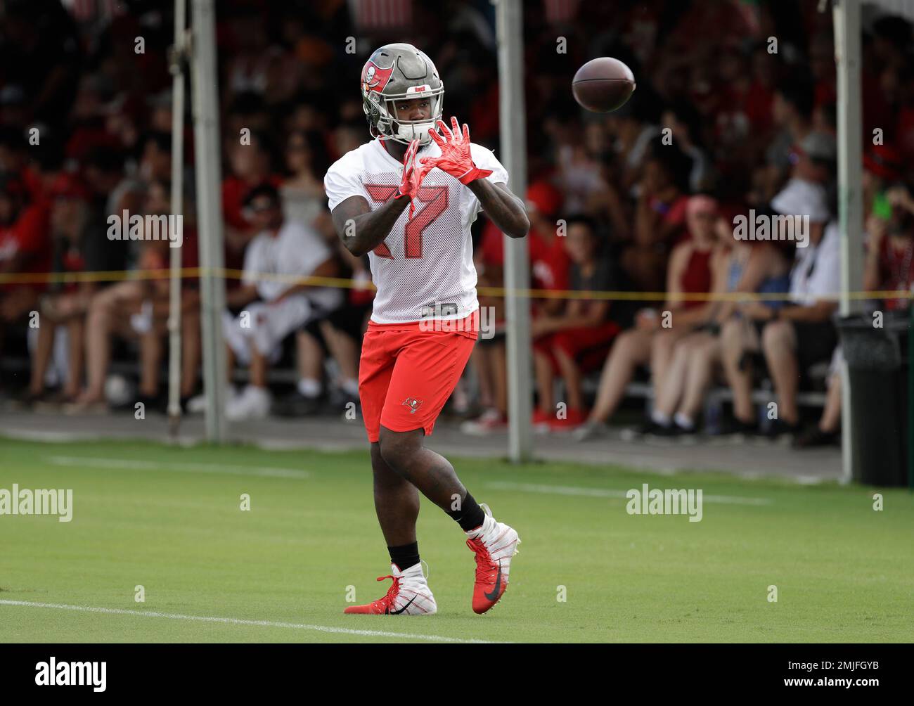 Tampa Bay Buccaneers running back Ronald Jones II (27) during an NFL ...