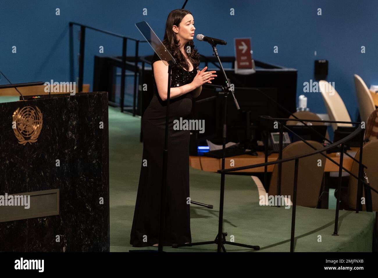 Shoshana Shattenkirk performs Hashkiveinu during United Nations ...
