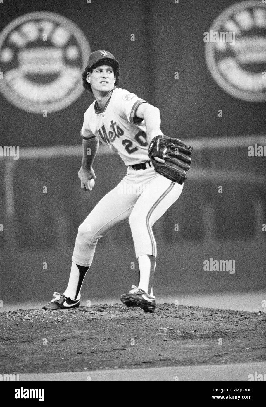 New York Mets rookie pitcher Greg Harris makes a delivery against the ...