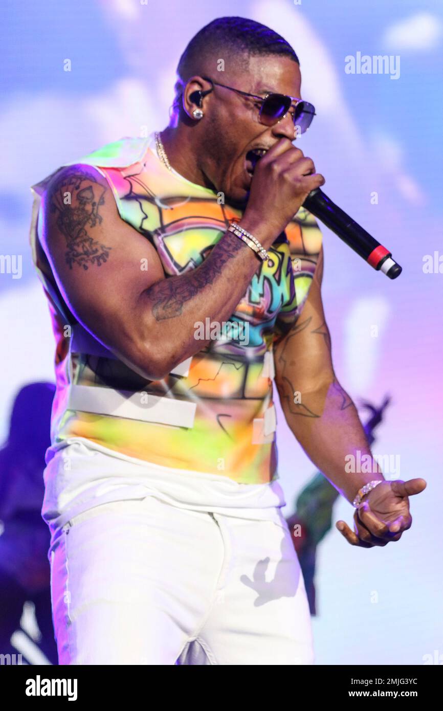 Nelly performs at Cellairis Amphitheatre at Lakewood on Wednesday, July ...