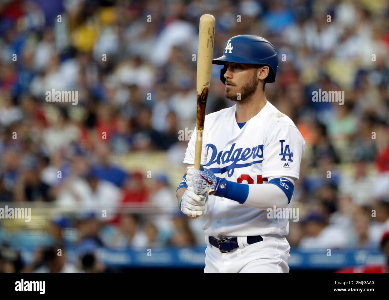 Los Angeles Dodgers' Cody Bellinger prepares to bat against the Los ...