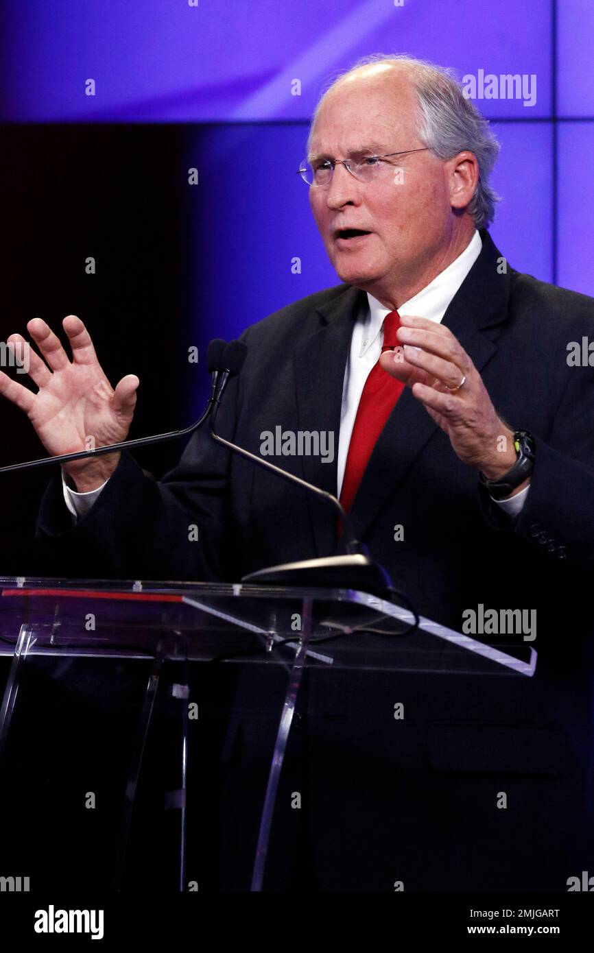 Former state Supreme Court Chief Justice Bill Waller Jr. answers a ...