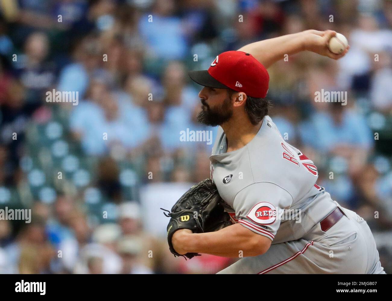 Cincinnati Reds starting pitcher Tanner Roark throws during the first ...