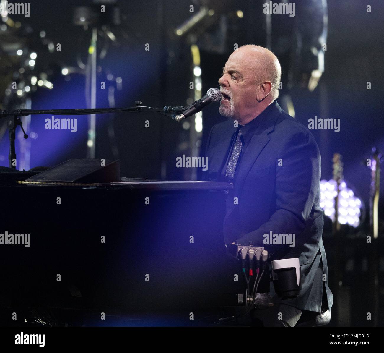 HOLLYWOOD, FL-JAN 27: Billy Joel performs at the Seminole Hard Rock ...