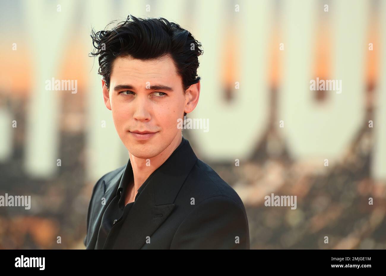 Austin Butler arrives at the Los Angeles premiere of "Once Upon a Time ...