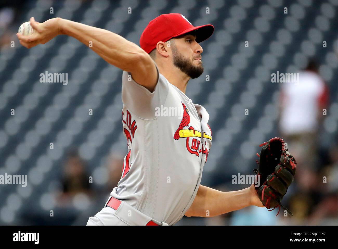 St. Louis Cardinals starting pitcher Daniel Ponce de Leon delivers ...