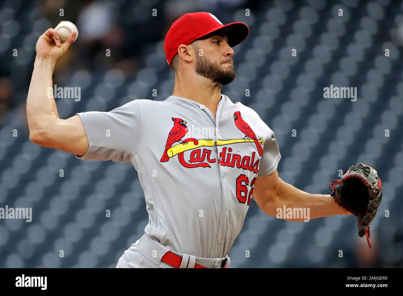 St. Louis Cardinals starting pitcher Daniel Ponce de Leon delivers ...