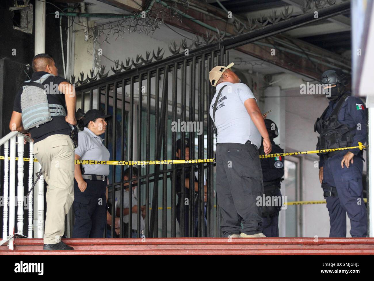 Officers with the State Police of Guerrero and Municipal Police of ...
