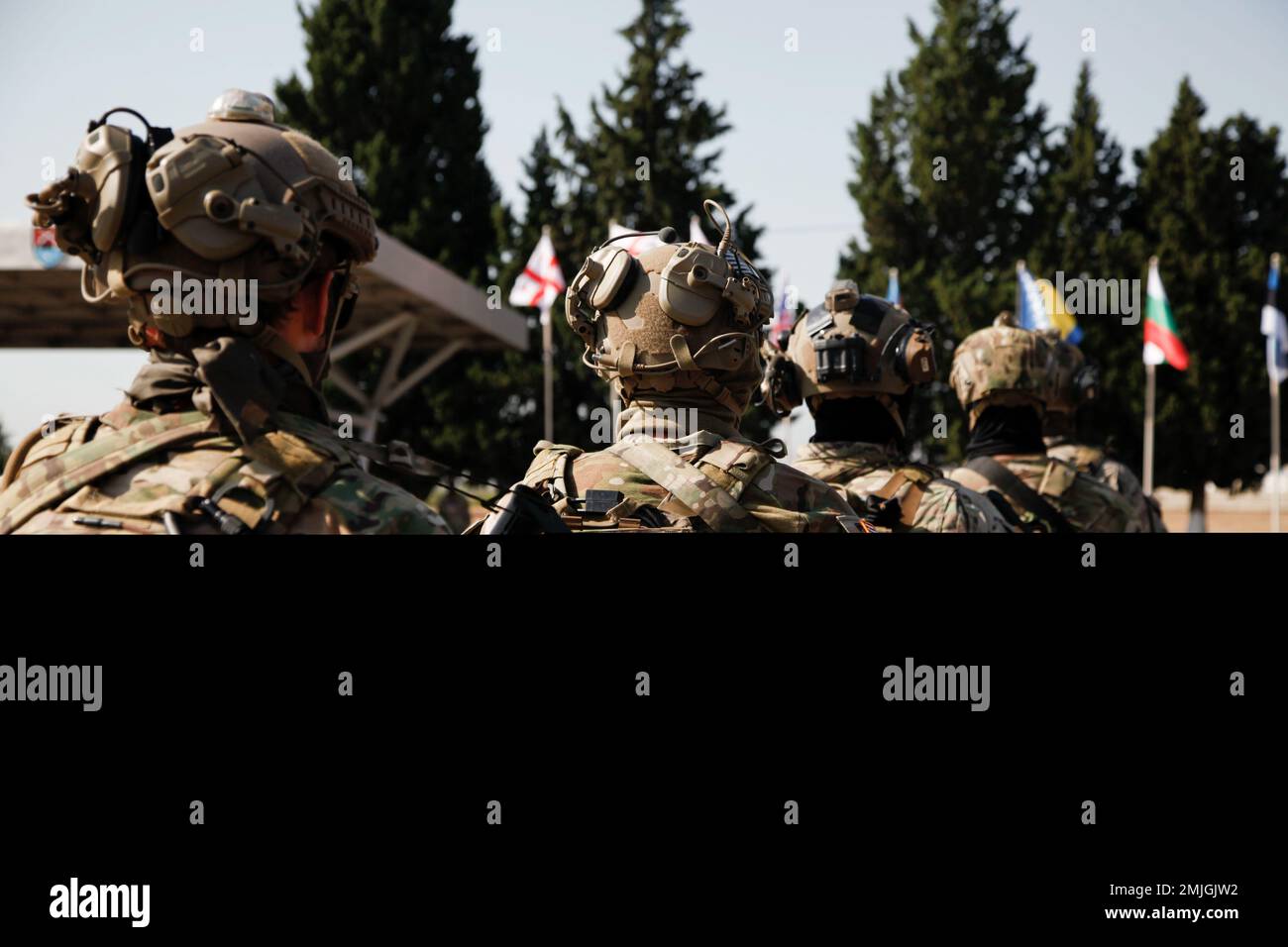 U.S. Army Green Berets assigned to 10th Special Forces Group (Airborne ...