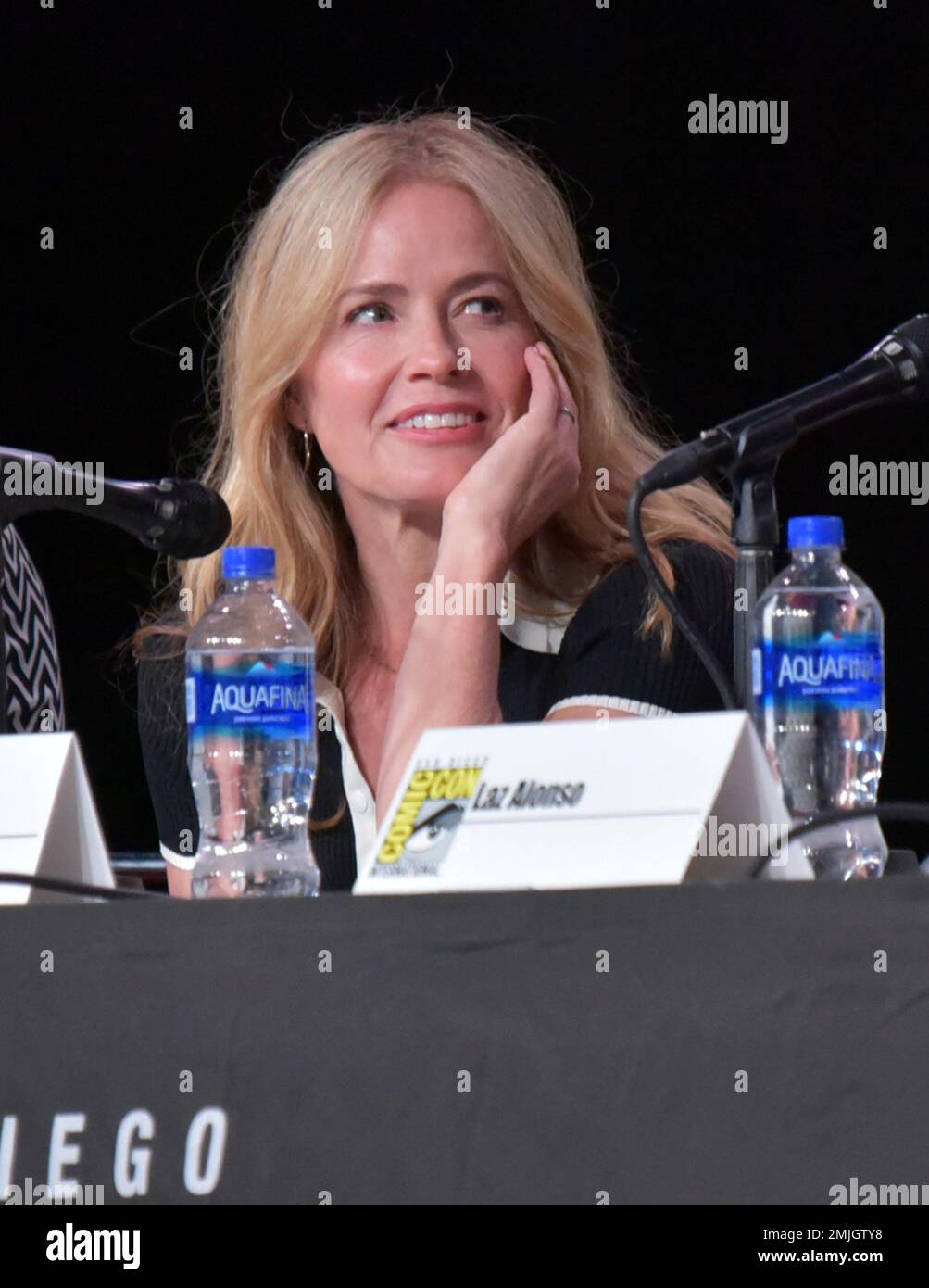Elisabeth Shue attends Elisabeth Shue attends