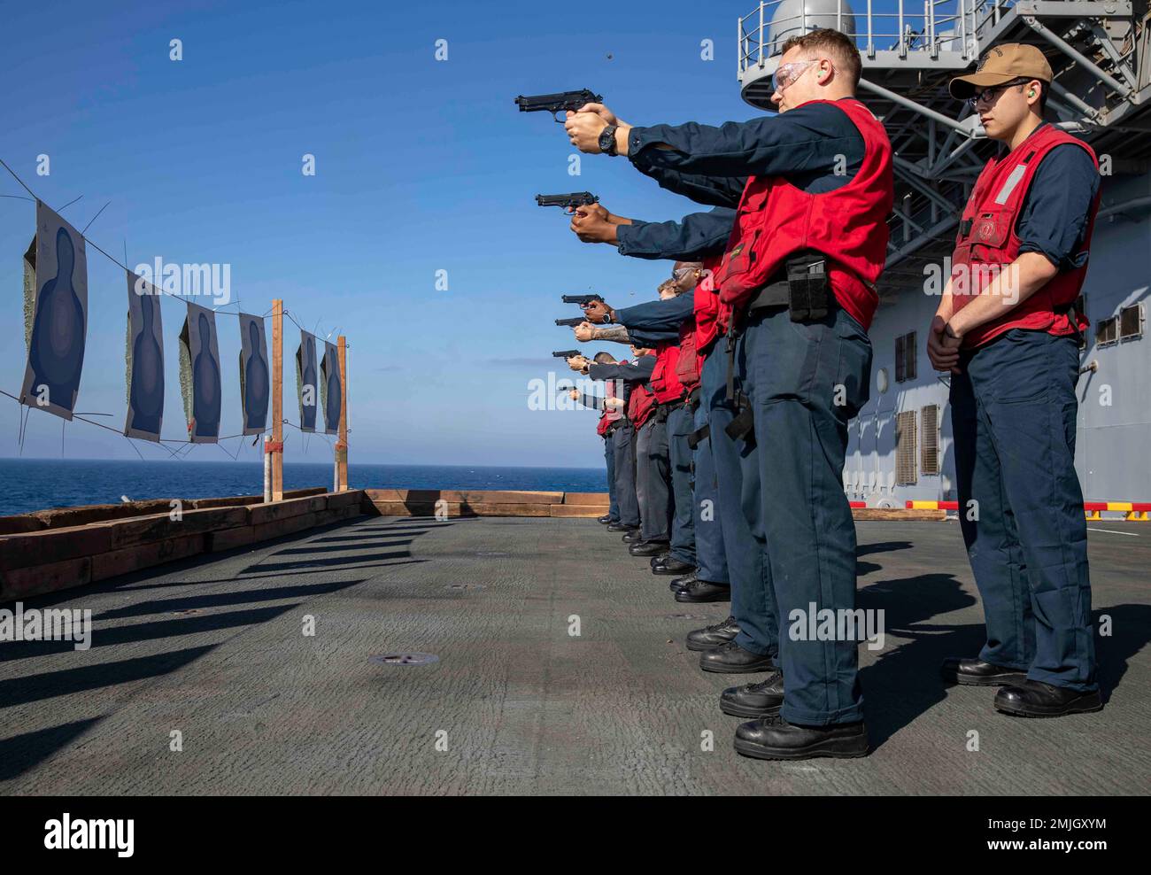 220830-N-XK047-1008 PACIFIC OCEAN (Aug. 30, 2022) – Sailors participate ...
