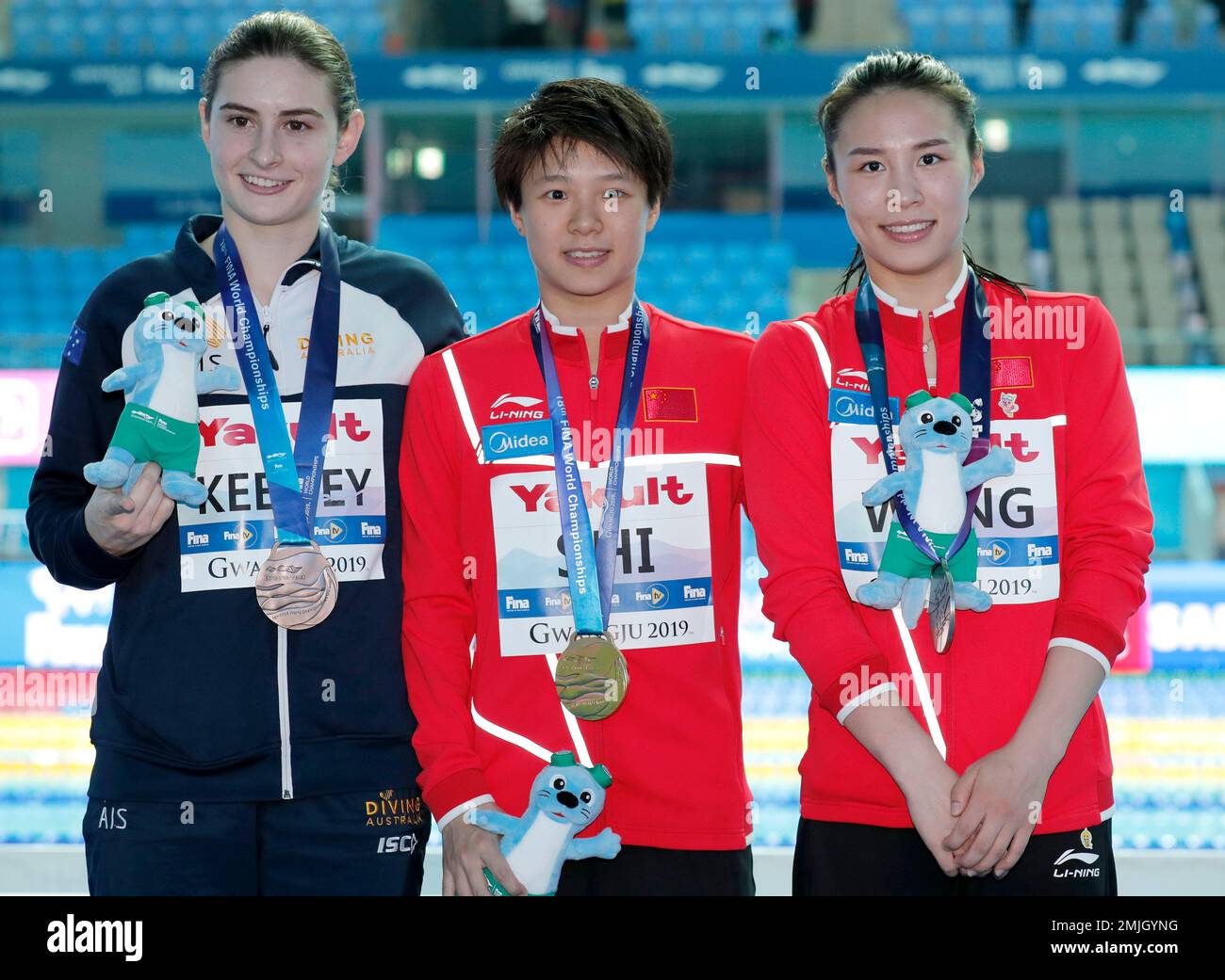Gold medalist China's Shi Tingmao, centre, stands with silver medalist ...