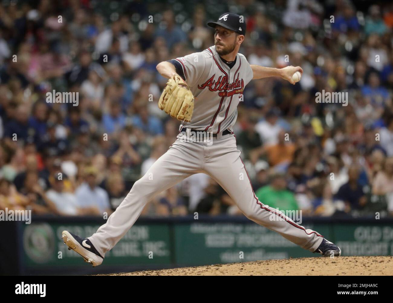 Atlanta Braves relief pitcher Jerry Blevins throws during the fifth ...