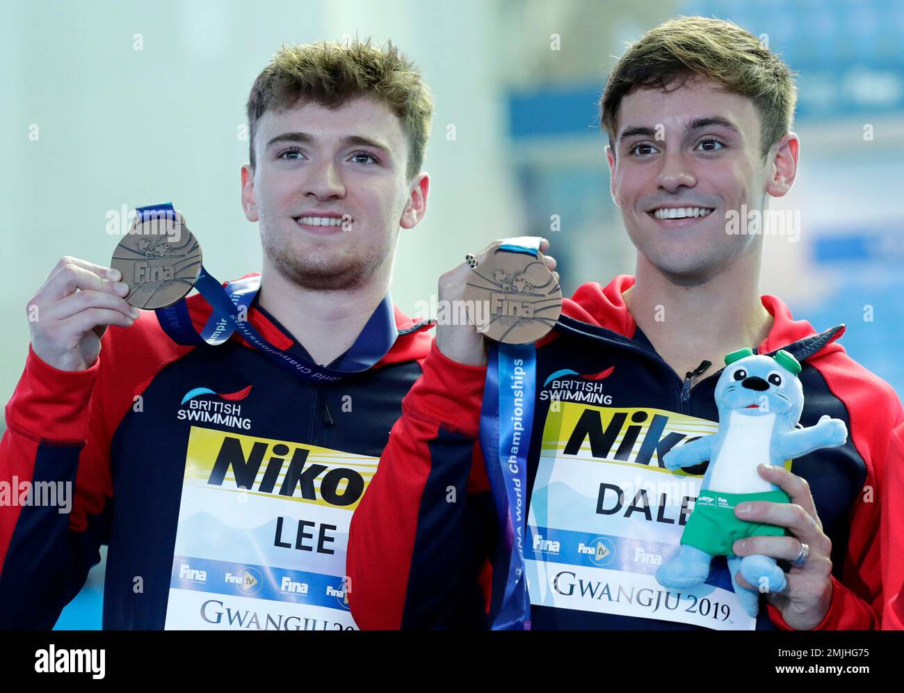 Britain's Thomas Daley, right, and Matthew Lee pose with their bronze ...