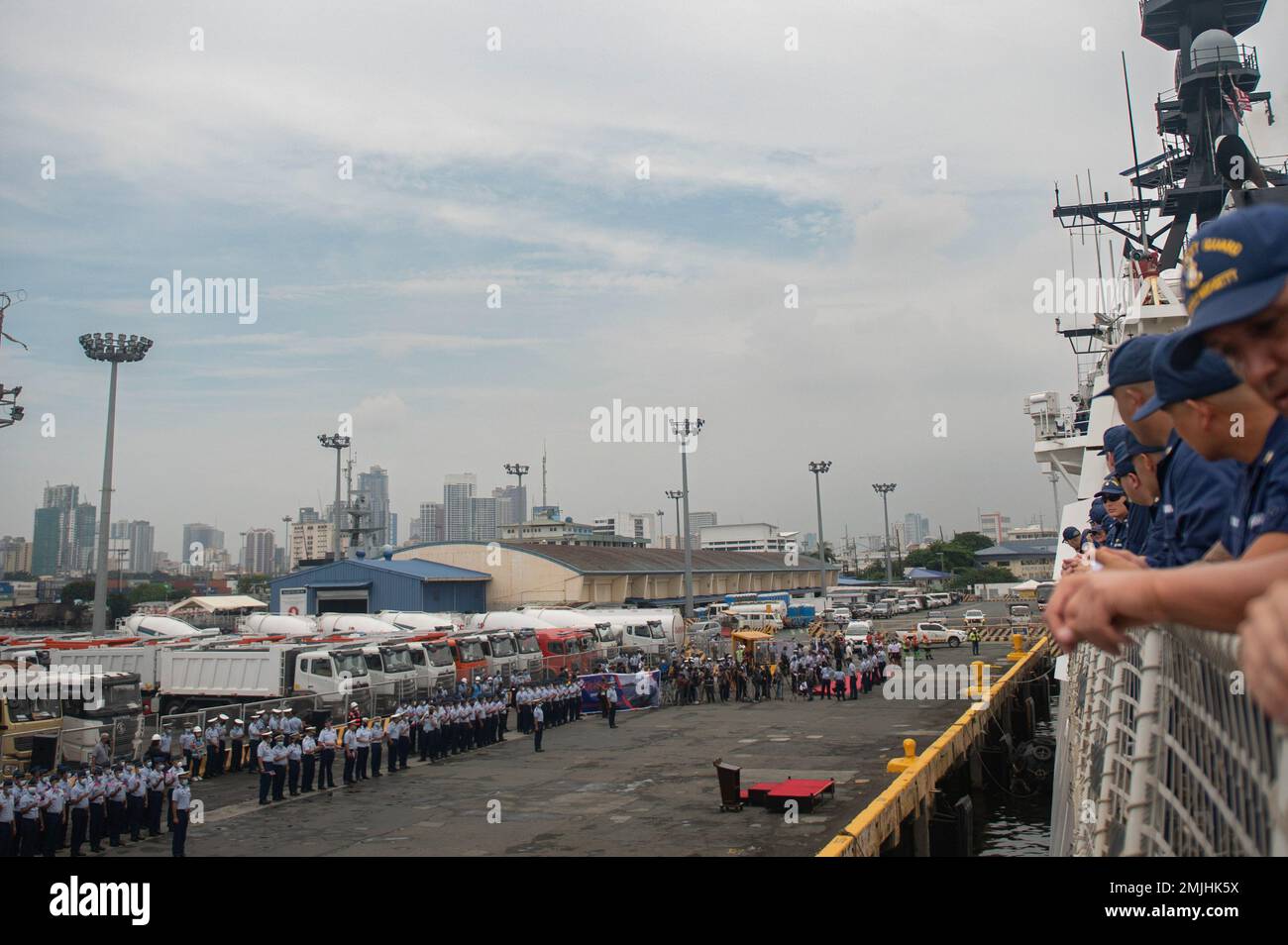 Crewmembers of U.S. Coast Guard Cutter Midgett (WMSL 757) look over the ...