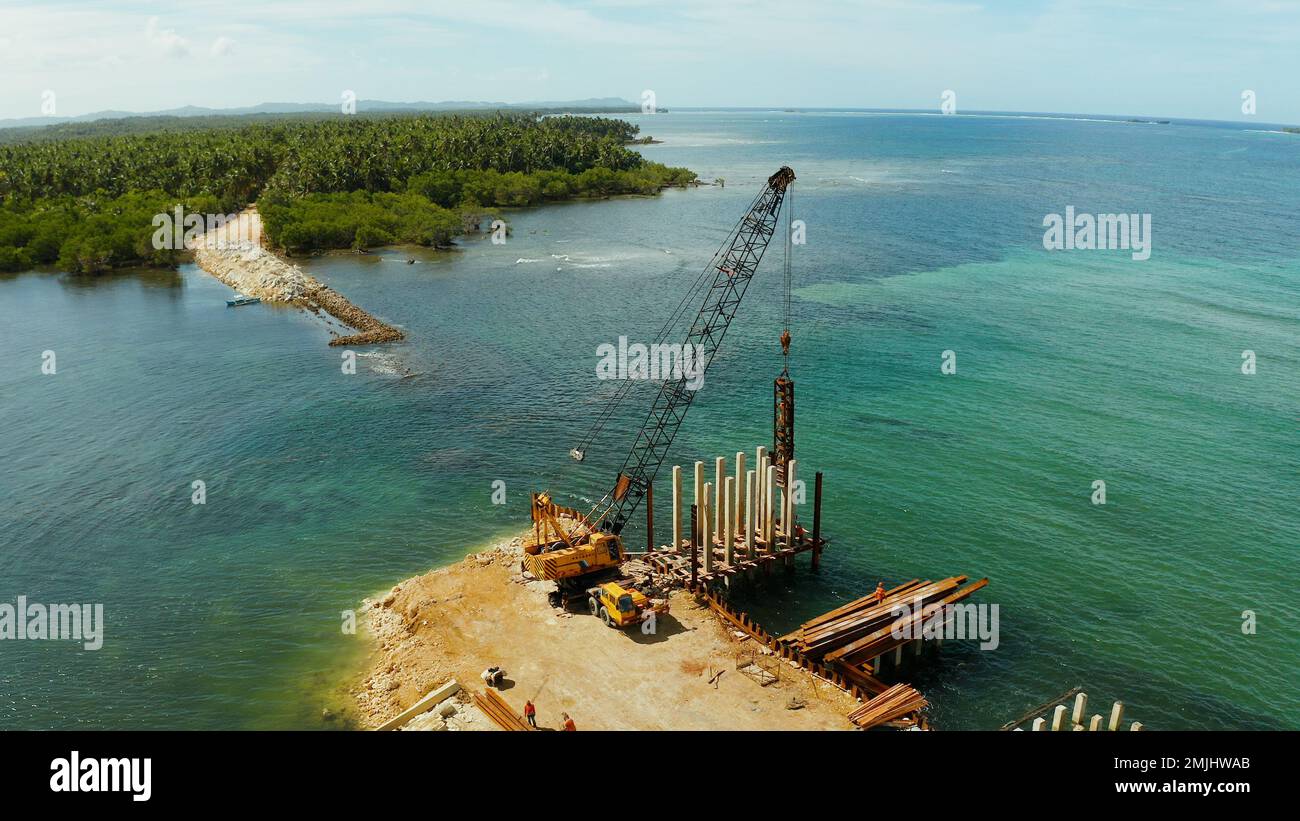 Pile driving ocean hi-res stock photography and images - Alamy