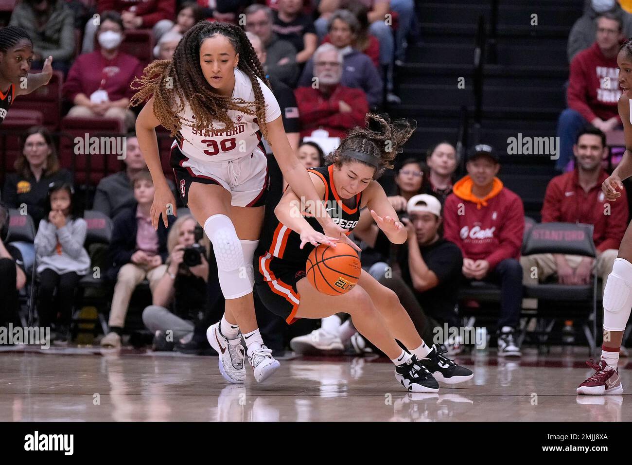 Oregon State guard Talia von Oelhoffen, right, steals the ball from ...