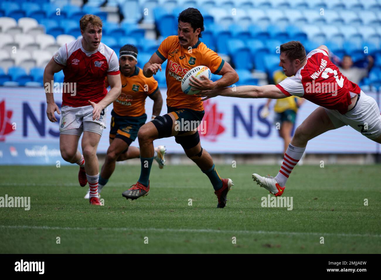 Henry Paterson of Australia runs with the ball during the 2023 Sydney ...