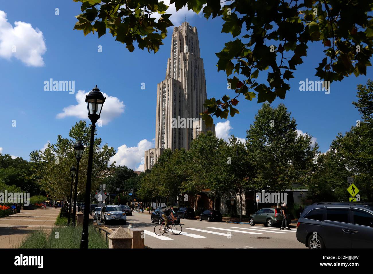 The Cathedral of Learning towers over the University of Pittsburgh ...