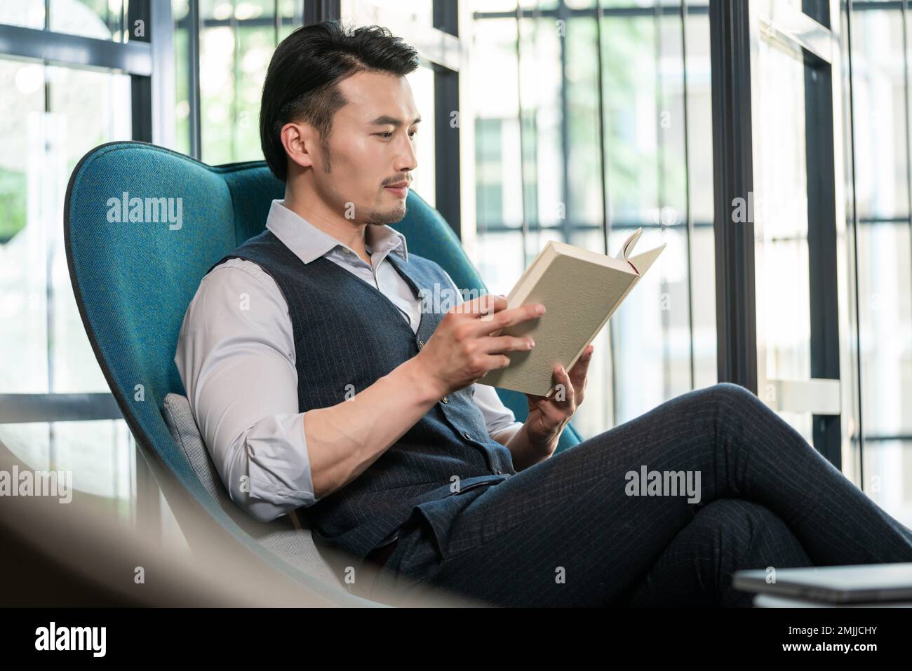 Business man reading a book Stock Photo - Alamy